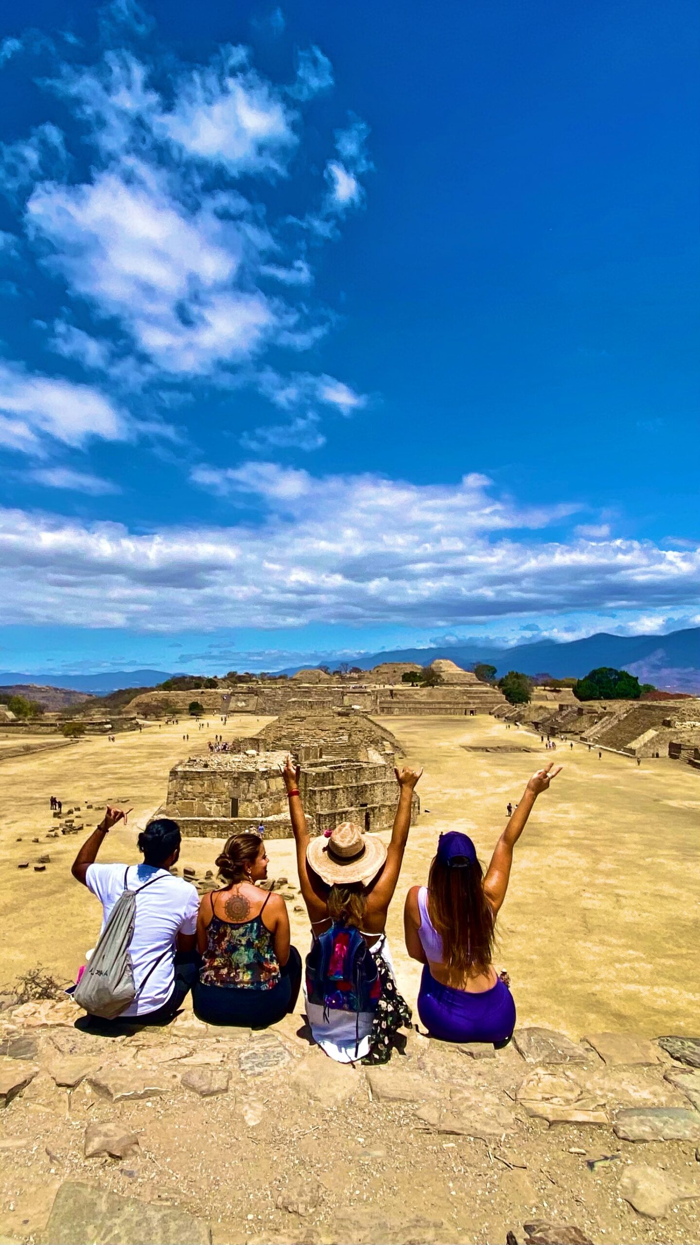 25 Essentials for Digital Nomads to Stay Sane & Organized • TheJJAdventures